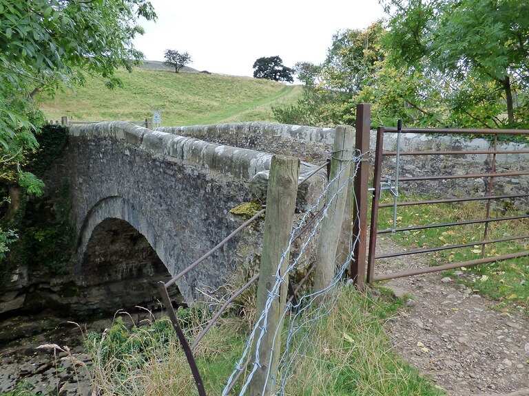 Middleham Castle and The Forbidden Corner loop from Middleham ...