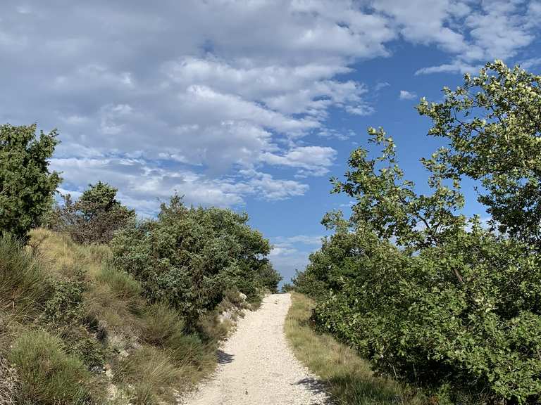 Chemin de Crête du Grand Luberon − Parc Naturel Régional du Grand ...