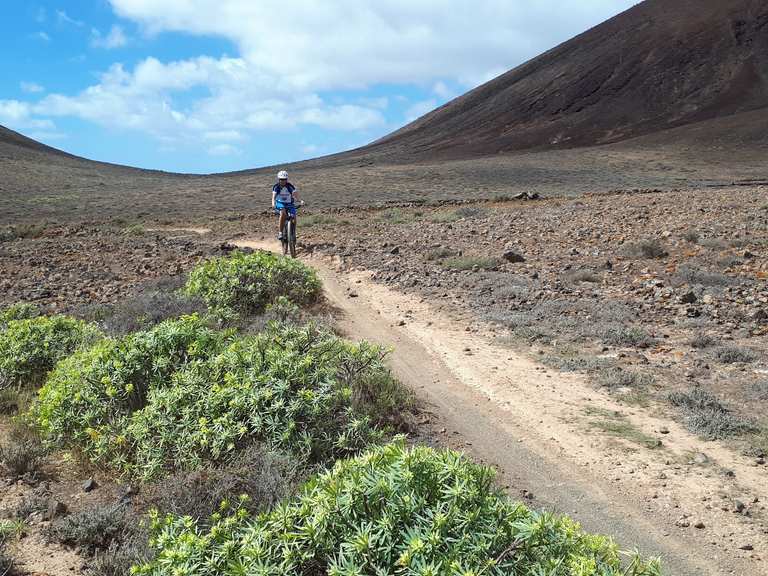 Circular por los volcanes de Tahiche, Ubigue y Tinaguache desde Costa ...
