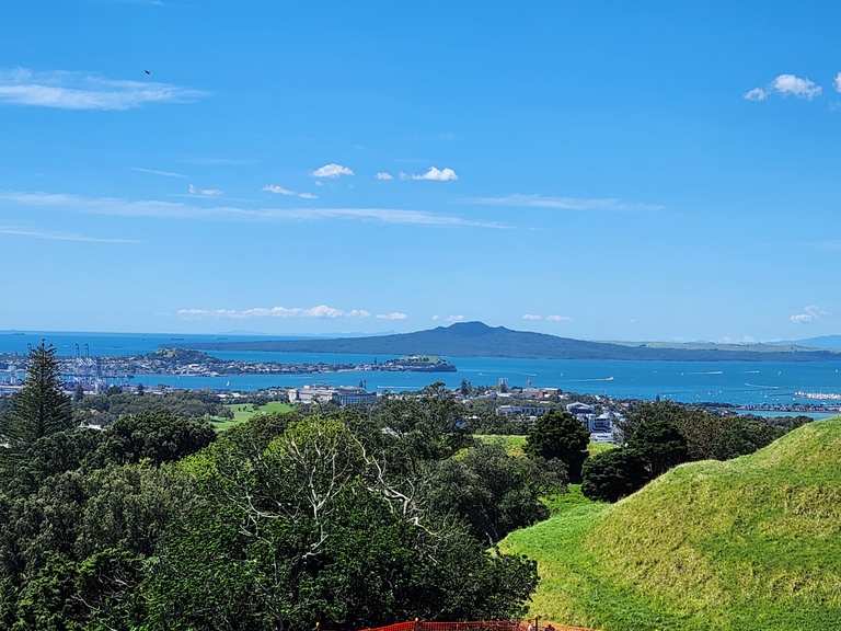 Mount Eden Summit at night - looking towards Auckland CBD - Itinéraires ...
