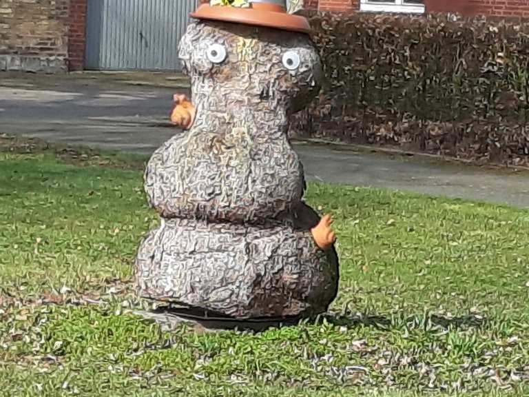 Tree trunk sculpture "Hippo" - Cycle Routes and Map | Komoot