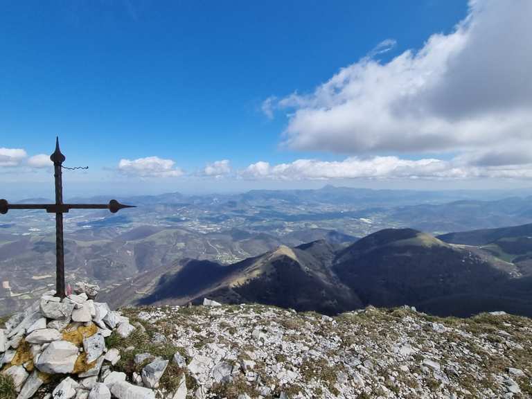 Monte Cucco vanaf Pian di Monte - rondwandeling in het Regionaal Park ...