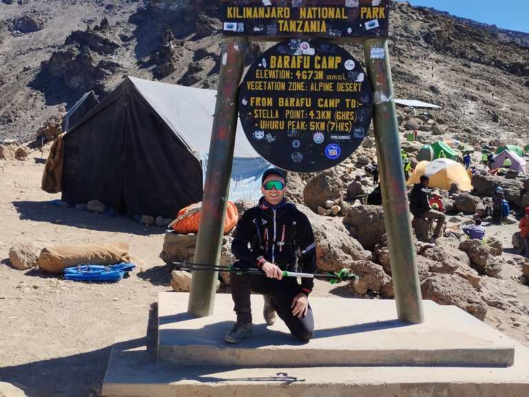 Barafu Camp: Wanderungen und Rundwege | komoot