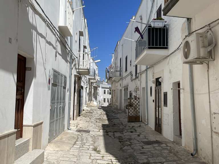 Cisternino along the Via dei Colli – loop from Ostuni | road ride | Komoot