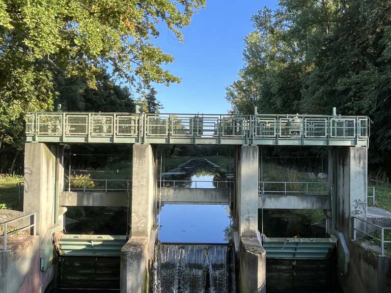 Sifón y presa de la Pfinz en el canal de alivio: Rutas de senderismo y ...