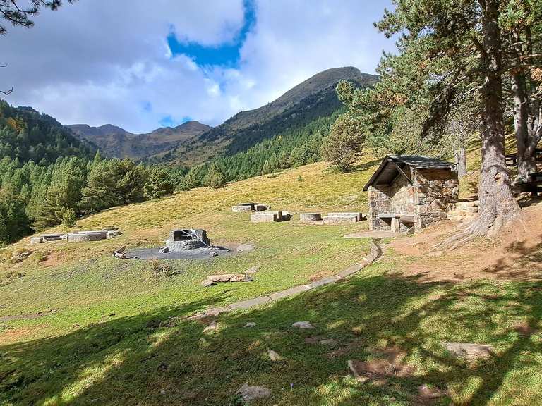 Las Estanyós de Ransol from La zona de pícnic Coma de Ransol — circular ...