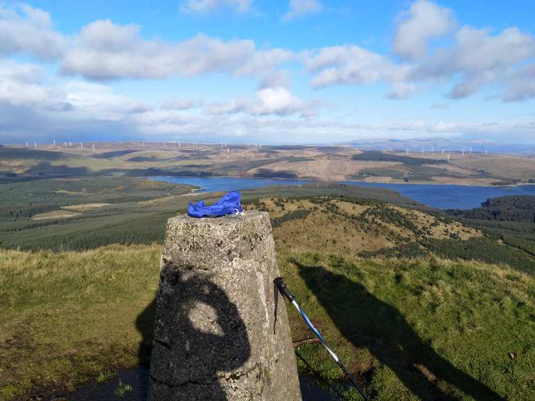 Meikle Bin & Carron Valley Reservoir loop — Campsie Fells | Wanderung ...