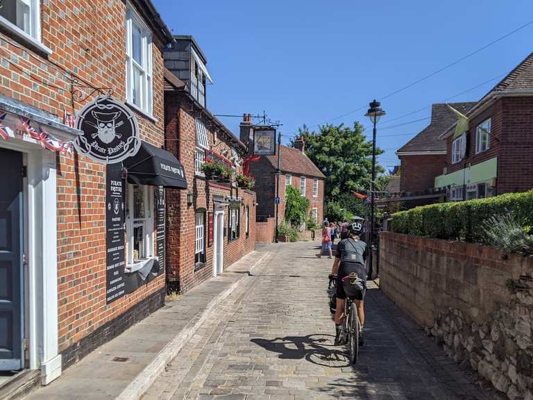 Hamble-le-Rice & Royal Victoria Country Park loop | hike | Komoot