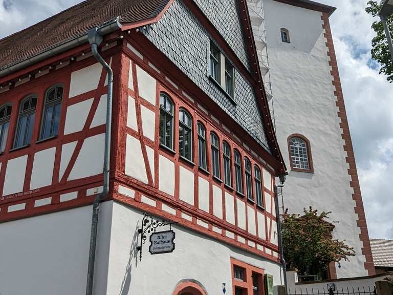 Kirche und altes Rathaus Gambach : Radtouren und Radwege | komoot