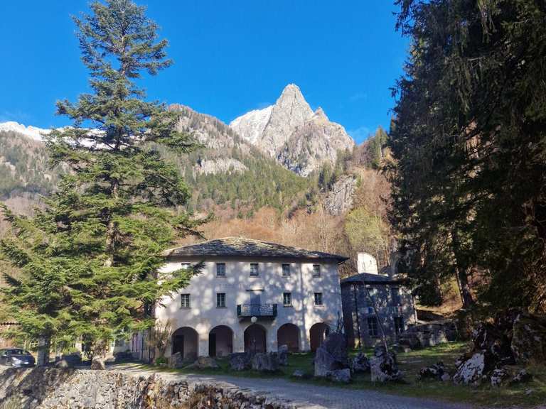 La Val di Mello, il Lago Qualido e i Bagni di Masino da Filorera | giro ...