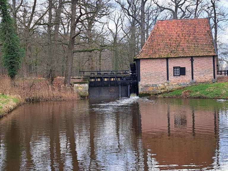 Café-restaurant en speeltuin ‘t Hoogspel: Wanderungen und Rundwege | komoot