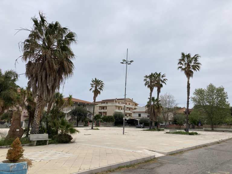 De Mirto-Crosia à Marina di Mandatoriccio en longeant le front de mer ...