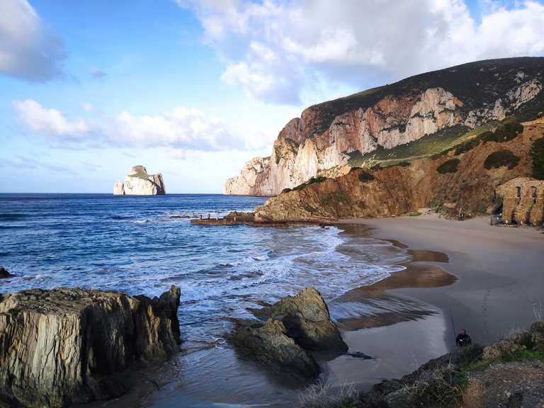 Masua strand en uitzicht op de Pan di Zucchero – Wandel- & Fietsroutes ...