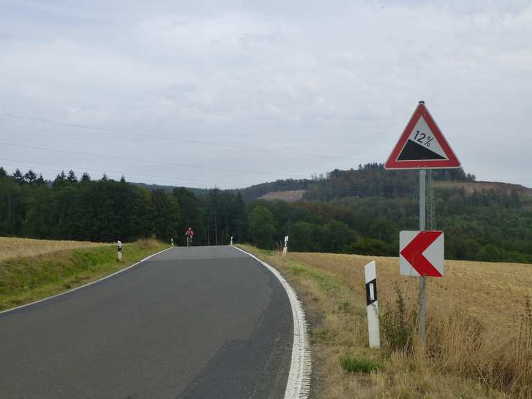 Steile klim en afdaling bij Kloster Arnstein – Fietsroutes & Hoe er te ...