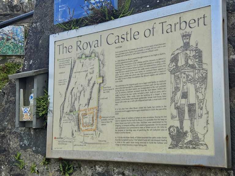 Toller Ausblick auf den Hafen – Tarbert Castle Runde von Tarbert ...