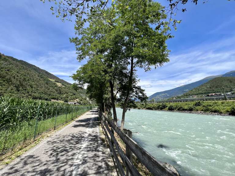 Schön am Fluss entlang auf dem Bozen-Brixen Radweg: Rennradfahren und ...