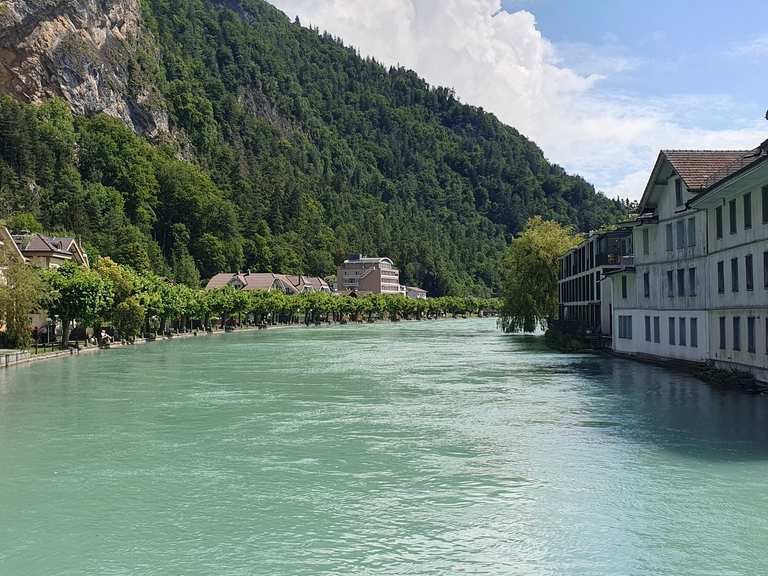 Holzbrücke und alter Dorfteil – Aare bei Interlaken Runde von ...