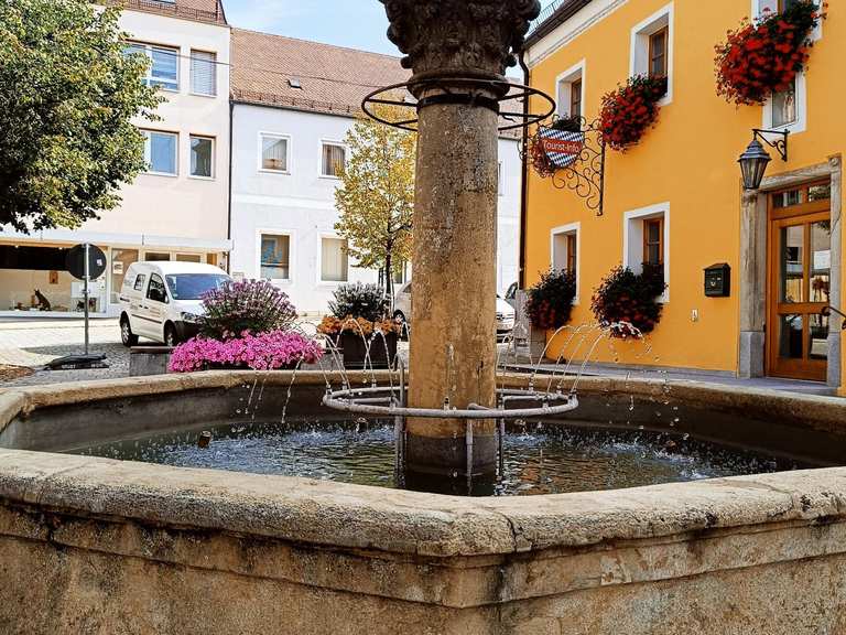 Brunnen am Oberen Marktplatz: Wanderungen und Rundwege | komoot