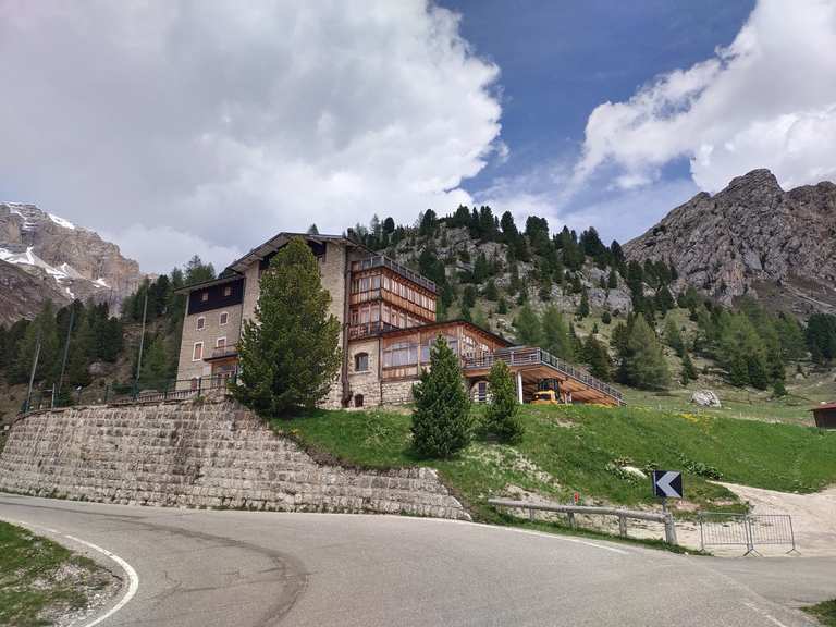 Ascent to the Pordoi Pass from Canazei - Road Cycle Routes and Map | Komoot