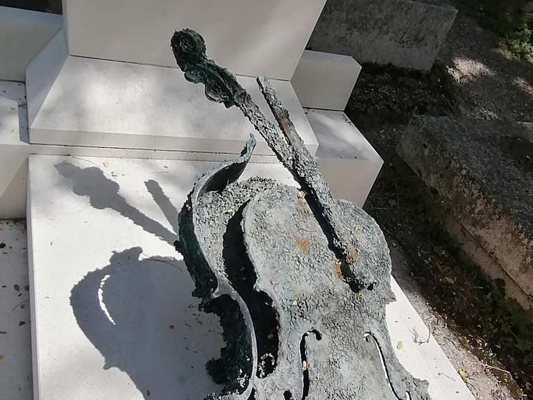 Grave of Claude Chabrol – Hikes & How to Get There | Komoot