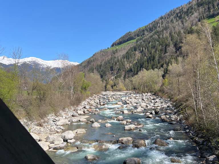 Brücke über die Passer – Quellenhof Holzbrücke Runde von Saltaus ...