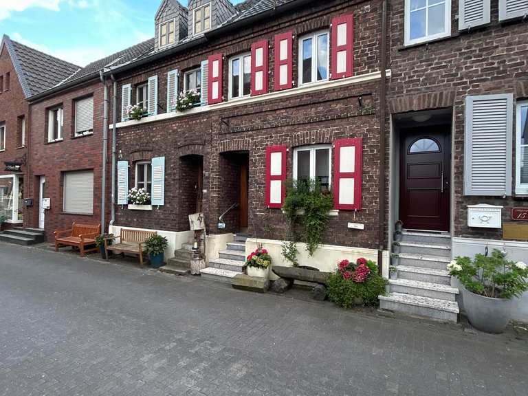 Historische Altstadt von Zons am Rhein – Altstadt Zons Runde von Zons ...