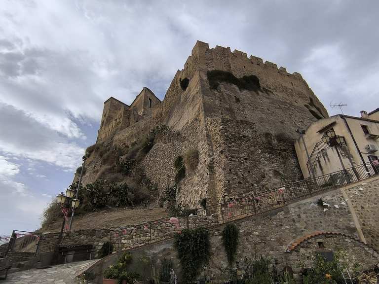 Castello di Rocca Imperiale: Wanderungen und Rundwege | komoot