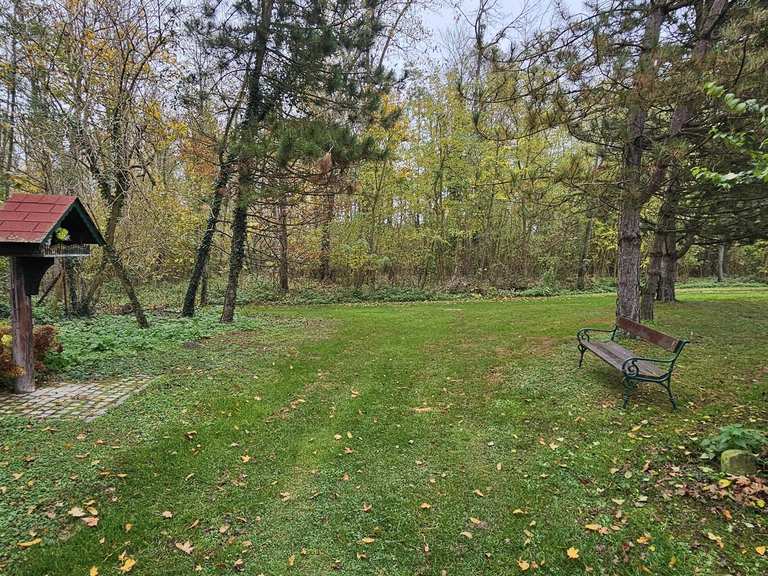 Rest bench with wayside shrine – Hiking & Cycling Routes | Komoot