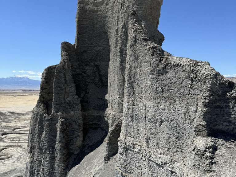 Formazione rocciosa vicino a Factory Butte : percorsi escursionistici e ...