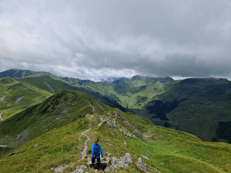 Sentiero di cresta con vista sul Großvenediger e sul Großglockner ...