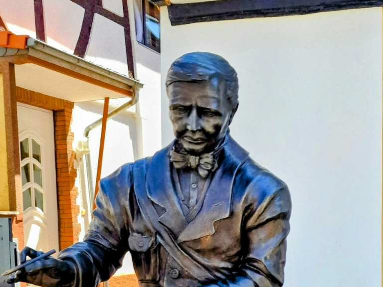 Ludwig Erk Statue in Dreieichenhain – Hiking & Cycling Routes | Komoot