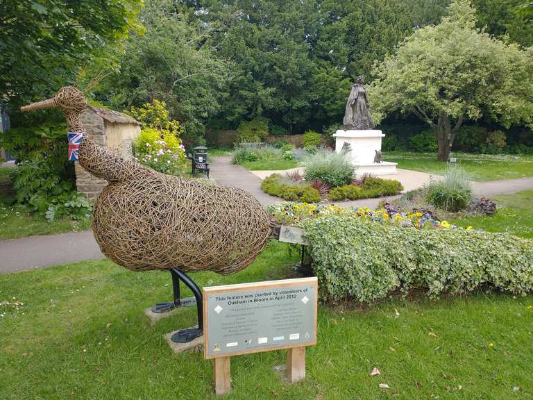 Queen Elizabeth II und Corgis Statue – Wanderungen & Anfahrt | Komoot