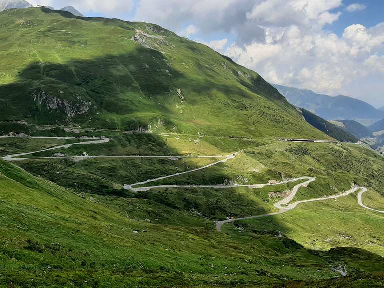 Zur Rheinquelle: Oberalppass – Tomasee | Wanderung | Komoot