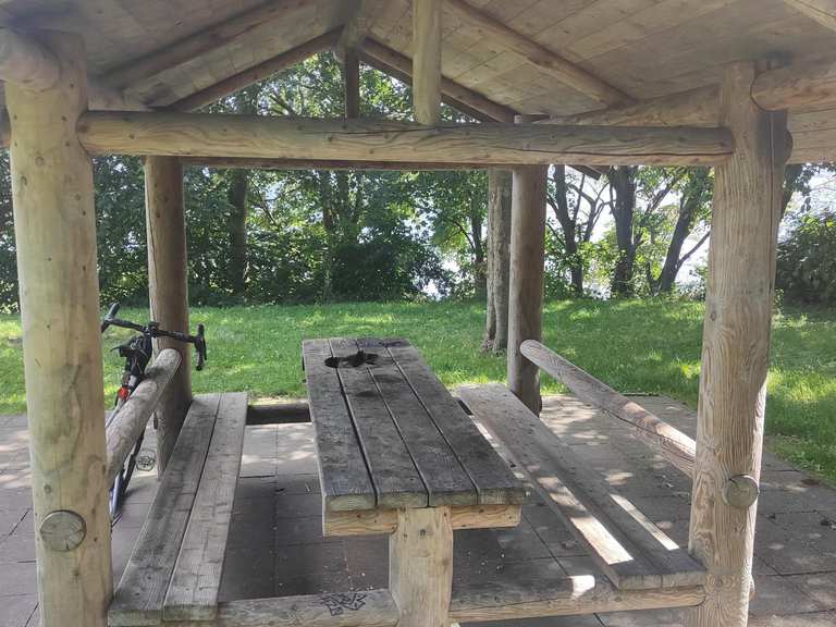 Barbecue hut and benches - beautiful view - Cycle Routes and Map | Komoot