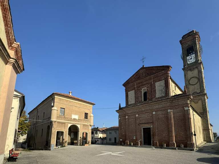 Percorso tra i vigneti da Roddino a Serravalle Langhe (via Percorso 208 ...