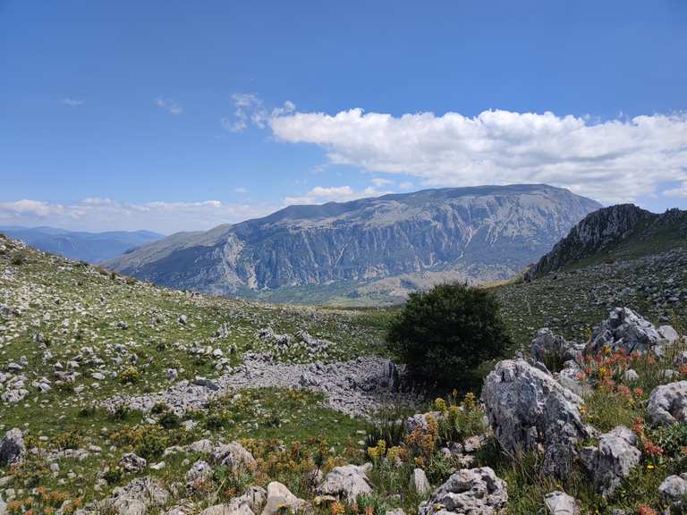 Cresta cerca de Mandra Nivrea: Rutas de senderismo y caminatas | Komoot