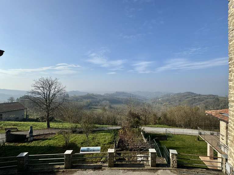 Percorso tra i vigneti da Roddino a Serravalle Langhe (via Percorso 208 ...