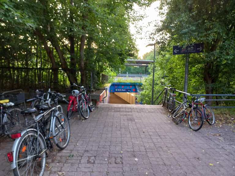 Berlin-Buch Station – Hiking & Cycling Routes | Komoot