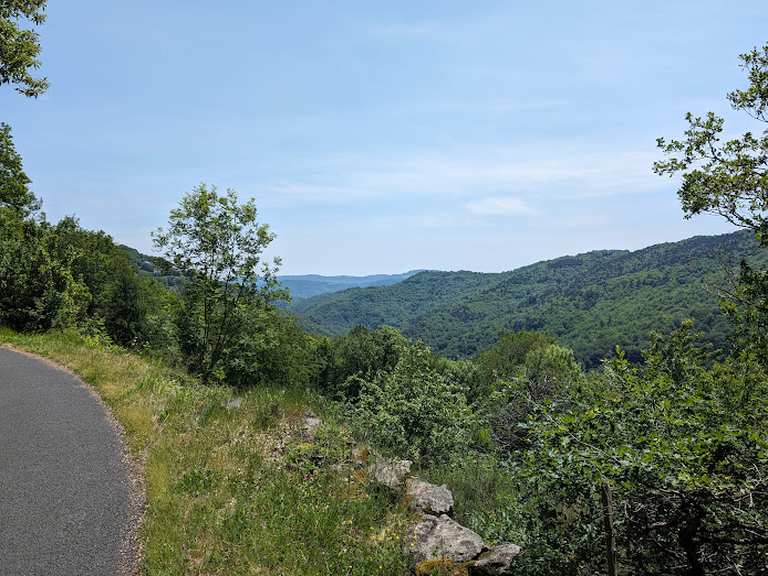 2026-17 Sommerreise Zentralmassiv: St Geniez d'Olt Lot Barjac ...