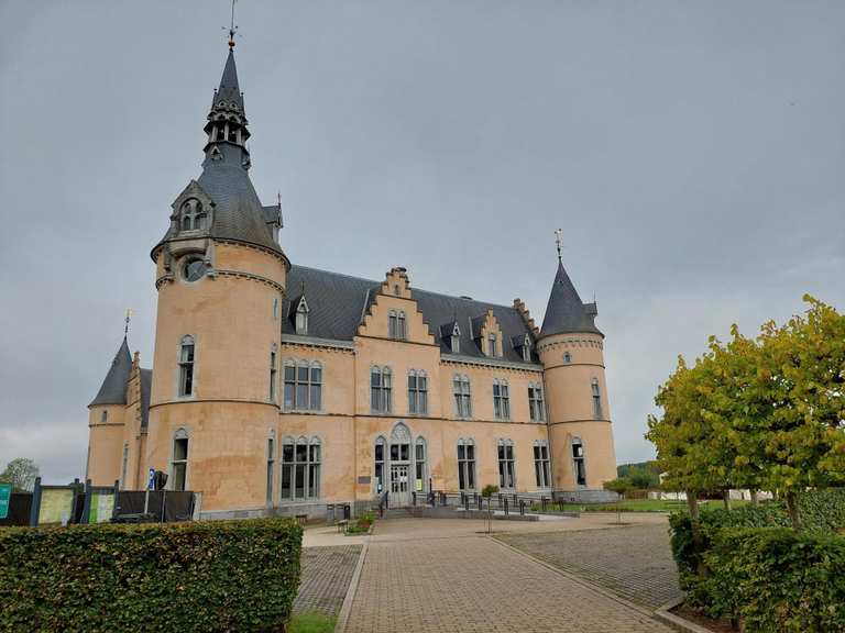 Blick auf das Schloss von Faing : Radtouren und Radwege | komoot