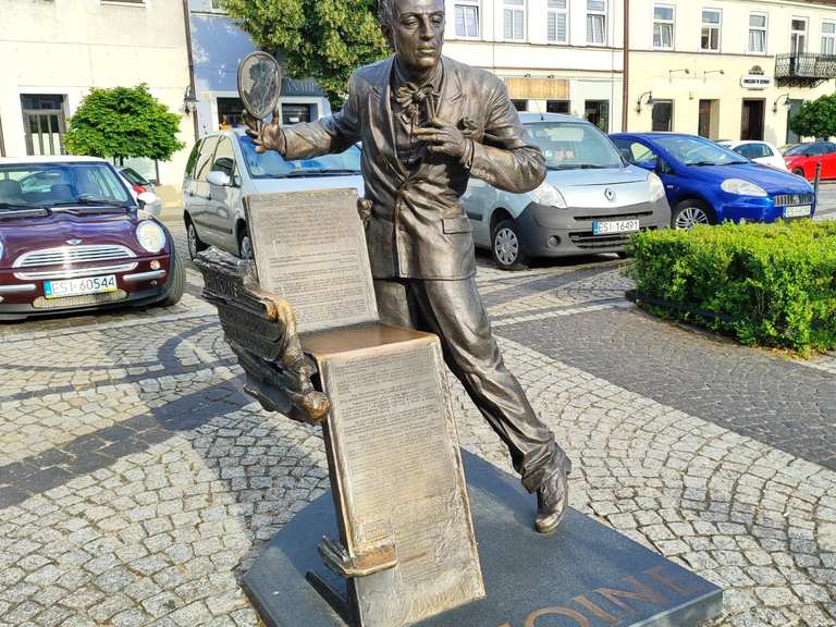 Monument to Antoni Cierplikowski on the market square in Sieradz ...