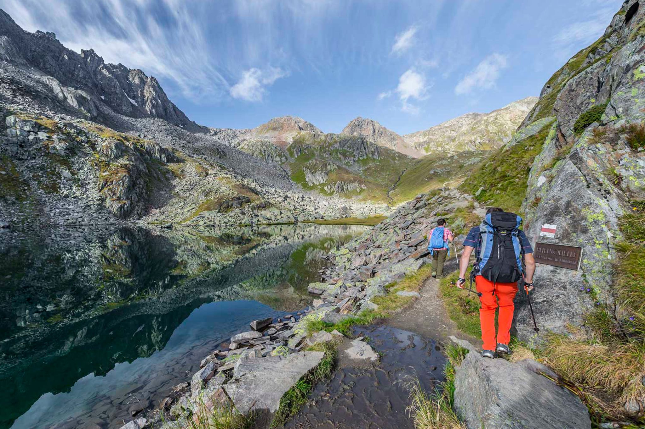 Zur Rheinquelle: Oberalppass – Tomasee | Wanderung | Komoot