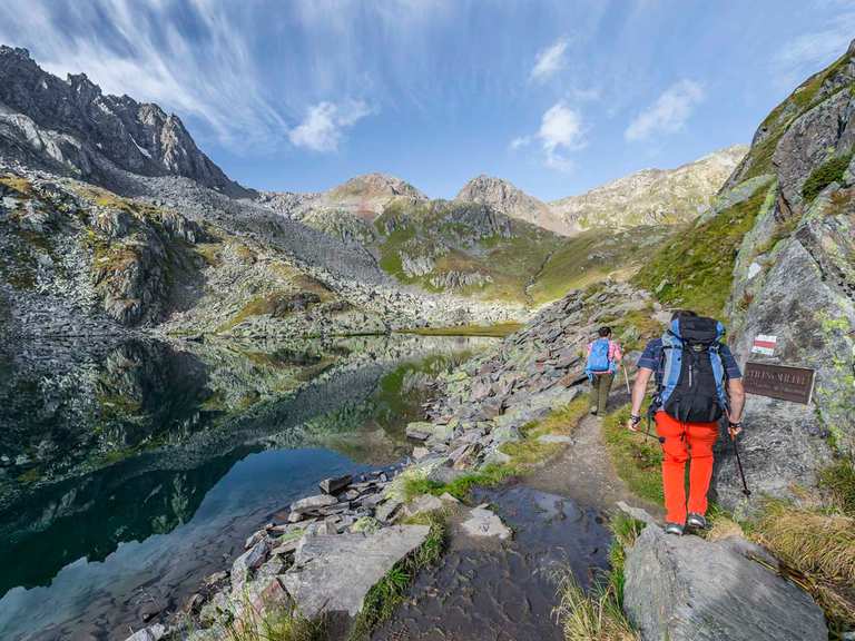 Vers la source du Rhin : col de l'Oberalp - lac de Toma | randonnée ...