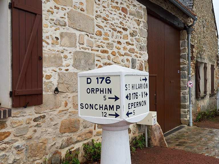 Kirche und Friedhof von Emancé : Radtouren und Radwege | komoot