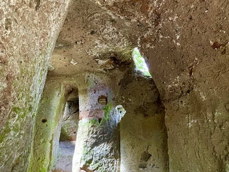 Oratorio rupestre de San Sebastiano: Rutas de senderismo y caminatas ...