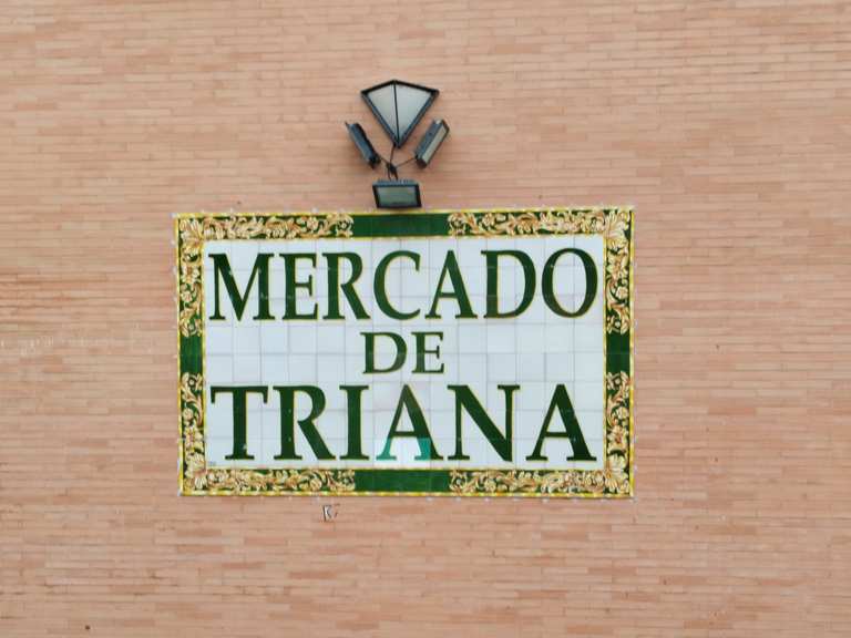 Mounted Bull Heads at Mercado de Triana – Hikes & How to Get There | Komoot