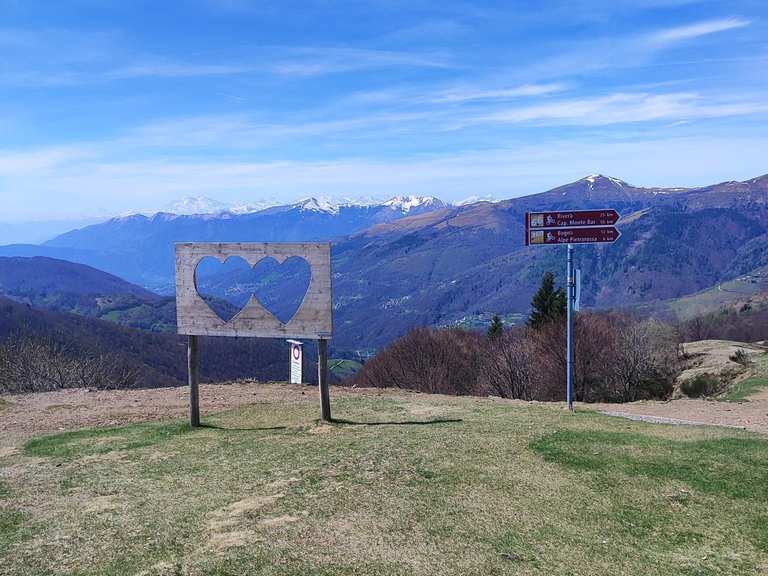 San Lucio Pass — Church and Capanna San Lucio - Mountain Bike Trails ...