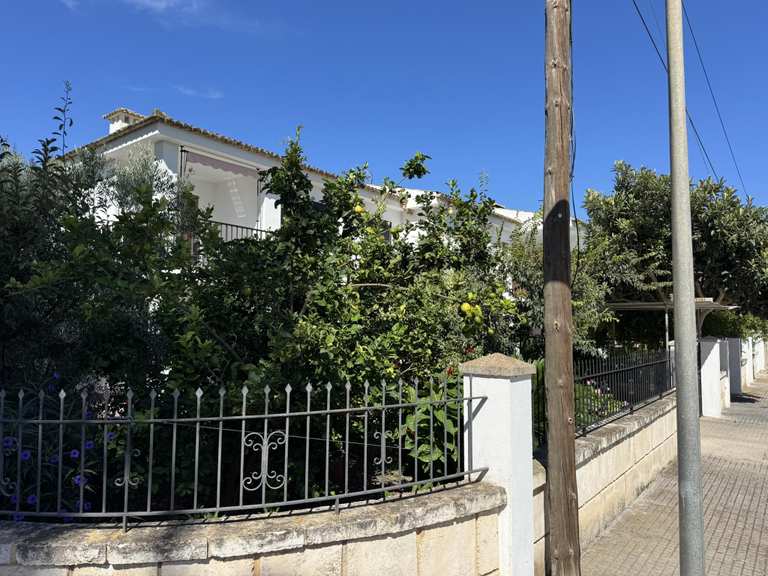 Rest Area in Residential Neighborhood – Cycling Routes & How to Get ...