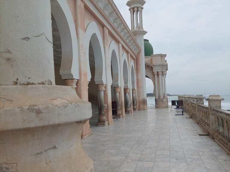 Gunjur Sand Dunes Mosque (Kenye Kenye Jaamengo): Wanderungen und ...