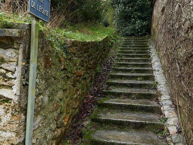 Kirche und Friedhof von Emancé : Radtouren und Radwege | komoot
